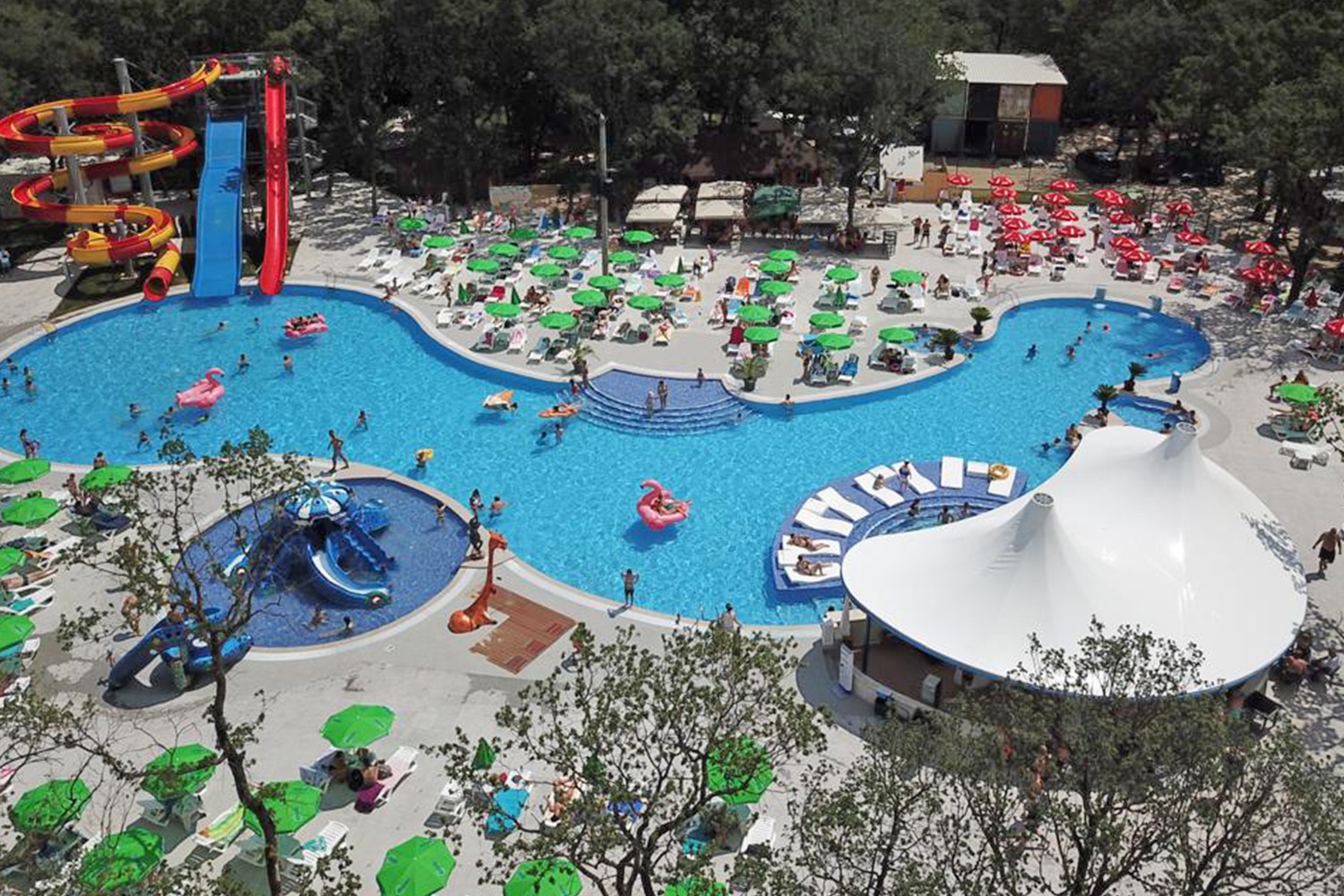 Distracție și bălăceală toată vara la Deliria Aqua Park - Revista Urbania